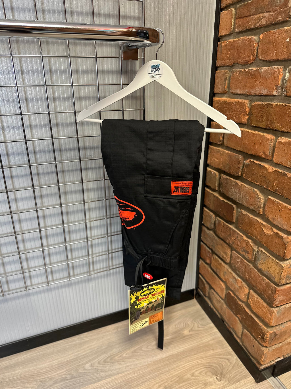 Corteiz Alcatraz Red Logo, Black Cargos – Caught Drip'N'